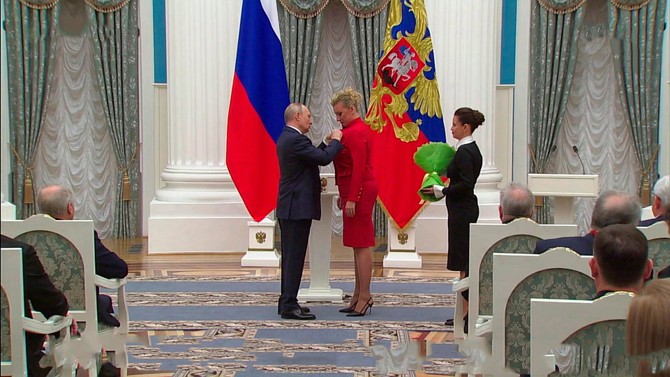 Владимир Путин вручил Марии Захаровой орден «За заслуги перед ...